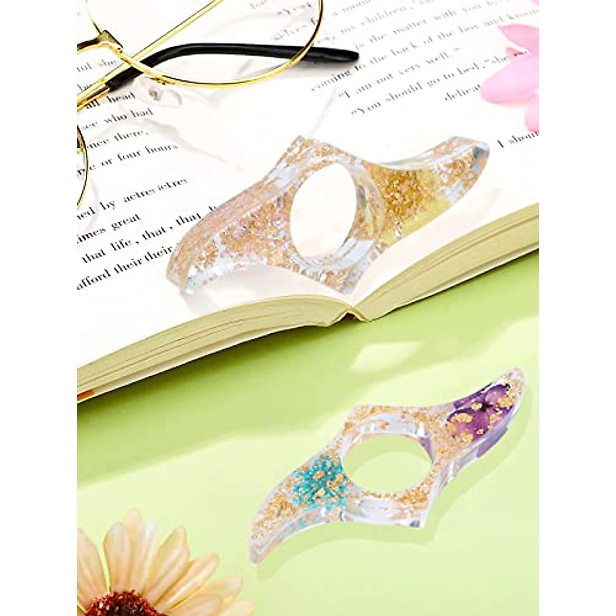 Book Page Holder for Reading, 2 Pcs Dried Flower Resin Transparent Thumb Bookmark, Book Accessories for Reading Lovers, Gifts for Bookworm, Readers, Literary, Students, Teachers(Style1)