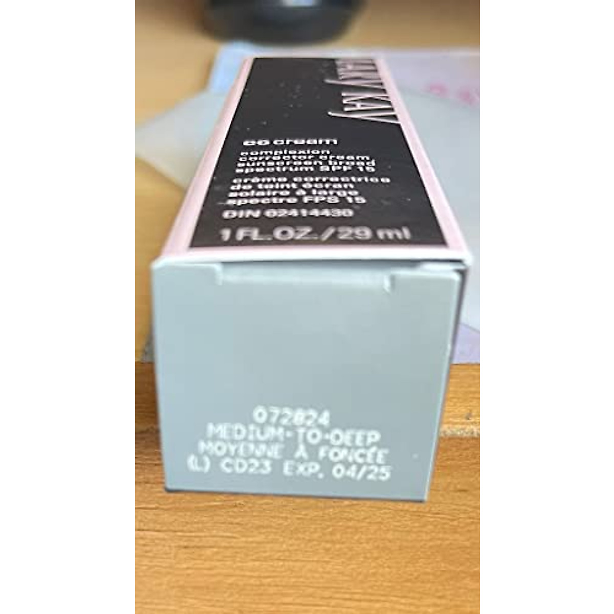 Mary Kay CC Cream Sunscreen Broad Spectrum SPF 15 1fl. oz / 29 mL - Medium to Deep