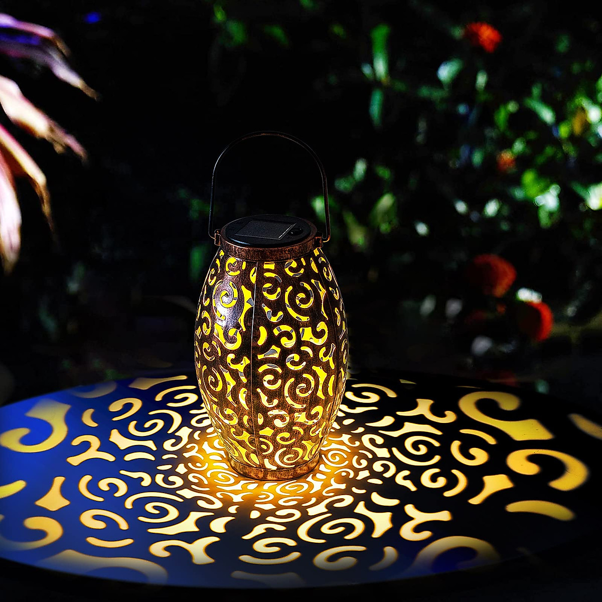 WENMER Solar Lantern Solar Hanging Lanterns Waterproof Outdoor Garden Solar Lanterns Outdoor Solar Powered Lantern Retro Metal for Patio Pathway Walkway Yard Christmas