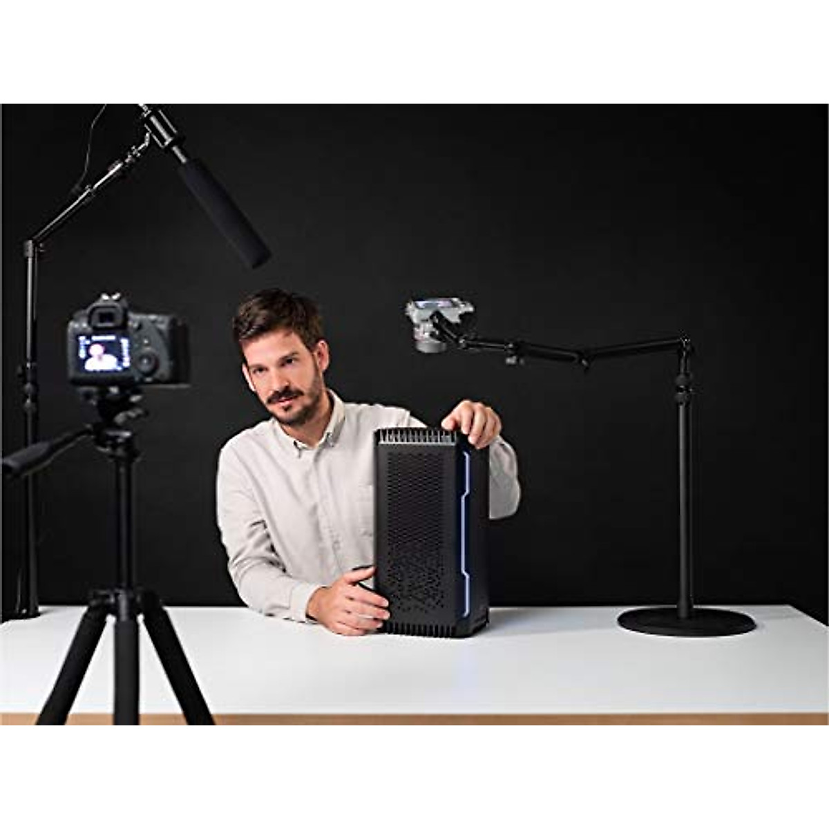 Elgato Master Mount L - Premium Desk Clamp with Pole extendable up to 125cm/49in and 1/4 inch Thread to Mount Lights, Cameras, and Microphones, perfect for Streaming, Videoconferencing, and Studios
