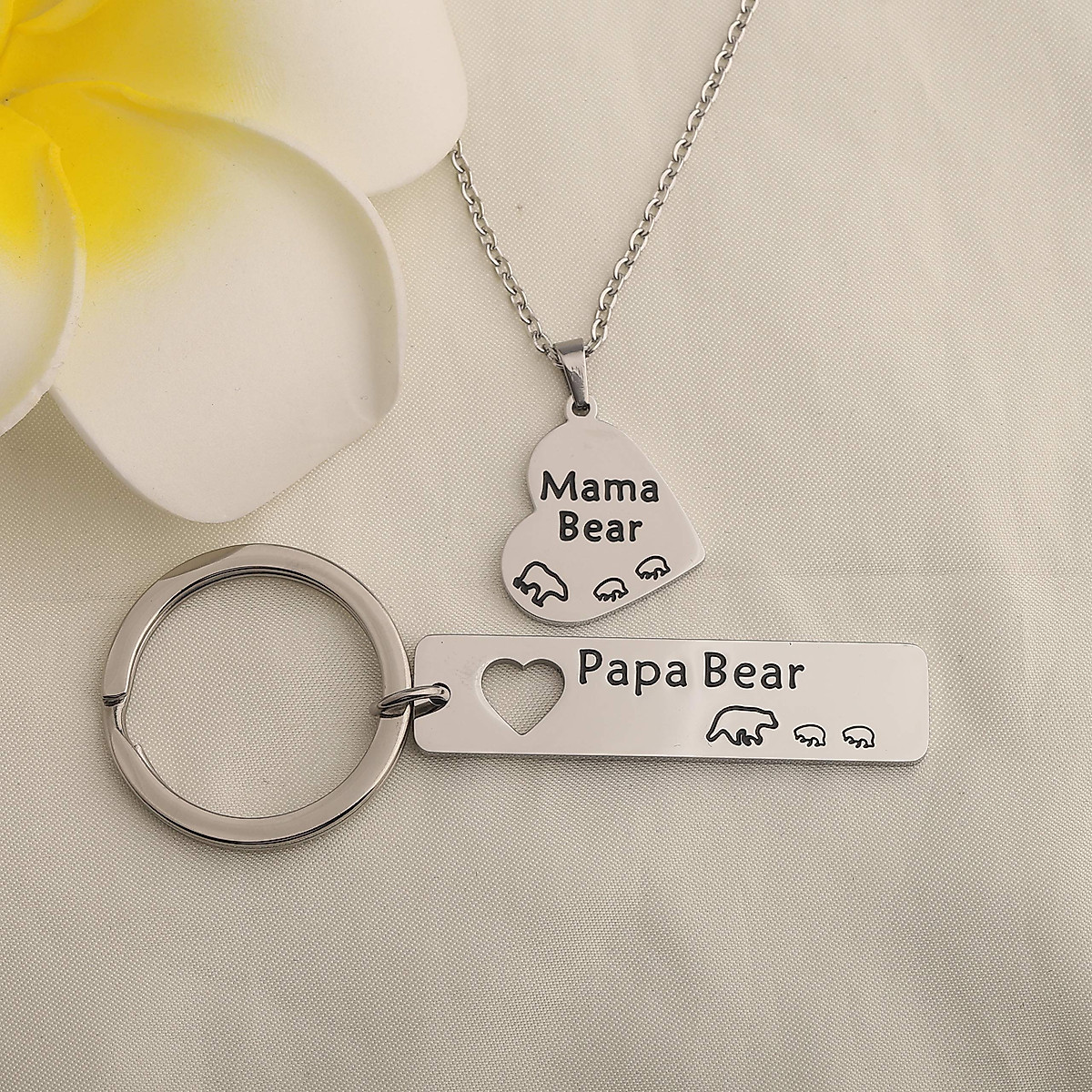 BEKECH Papa Bear Mama Bear Keychain Necklace Set Family Couples Jewelry Gifts for Mom & Dad (2 cubs)