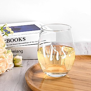 Futtumy 17 Oz Mrs and Mrs Wine Glass Set of 2, Lesbian Gifts, Engagement Gifts for Couples, Gifts for Newly Engaged Couples Her Wife Girlfriend, Lesbian Gifts for Birthday Anniversary Valentine's Day