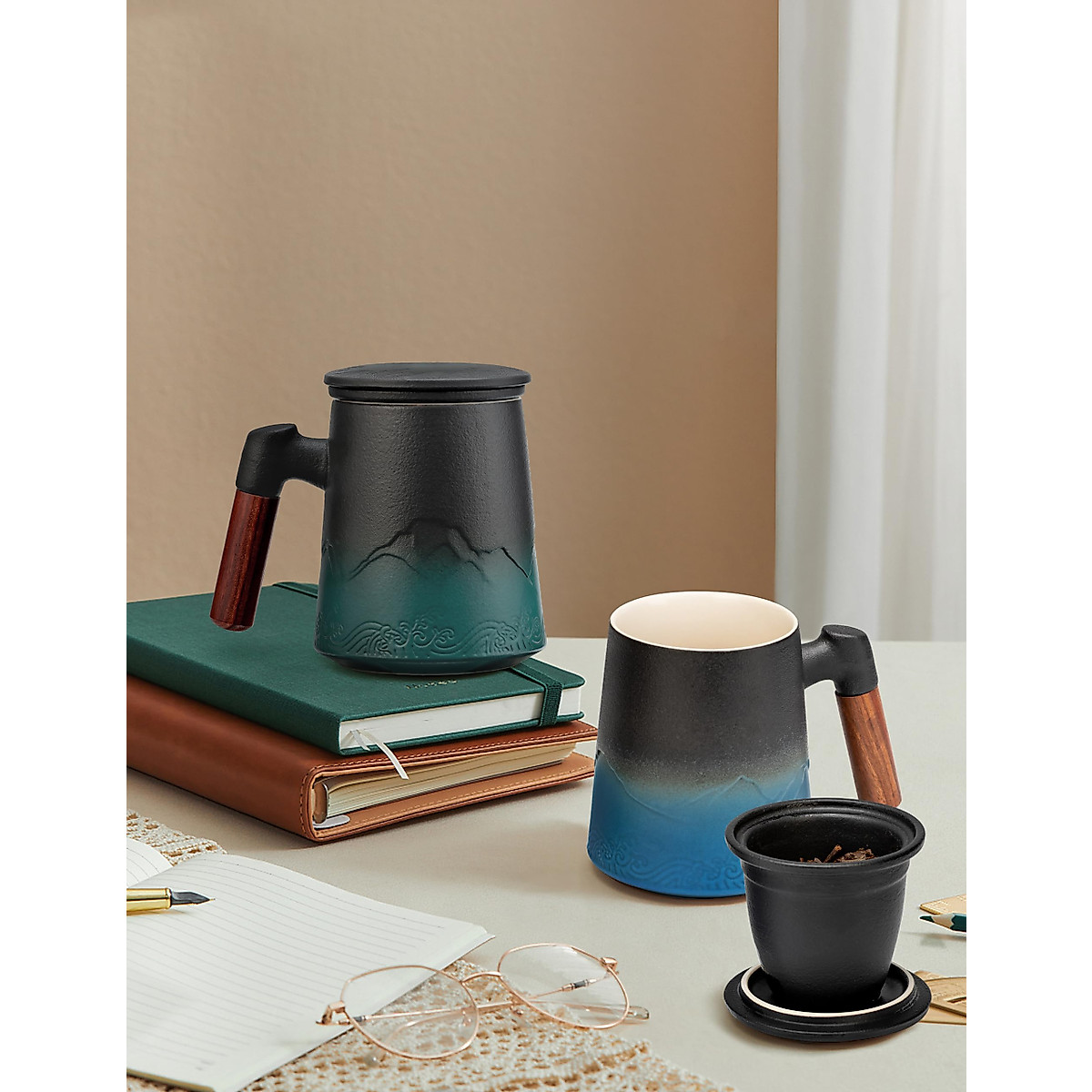 suyika Tea Cup with Infuser and Lid, 15.2 Ounce Wood Handle Ceramic Loose Leaf Tea Mug,Embossed Tea Steeping Mug for Gifts, Gradient Black&Green 450ml