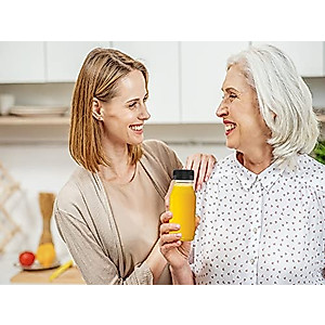 5 Pcs 5 oz Plastic Juice Bottle Reusable Transparent Bulk Beverage Containers for Juice, Milk And Other With Black Lids