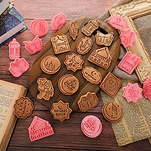 16 Pieces Eid Mubarak Cookie Cutters with Plunger Stamps Set Ramadan Islamic Muslim Biscuit Mold Star Lantern Moon 3D Cookie Stamper Mini Ramadan Plastic DIY Cookie Tools for Baking Fondant Supplies