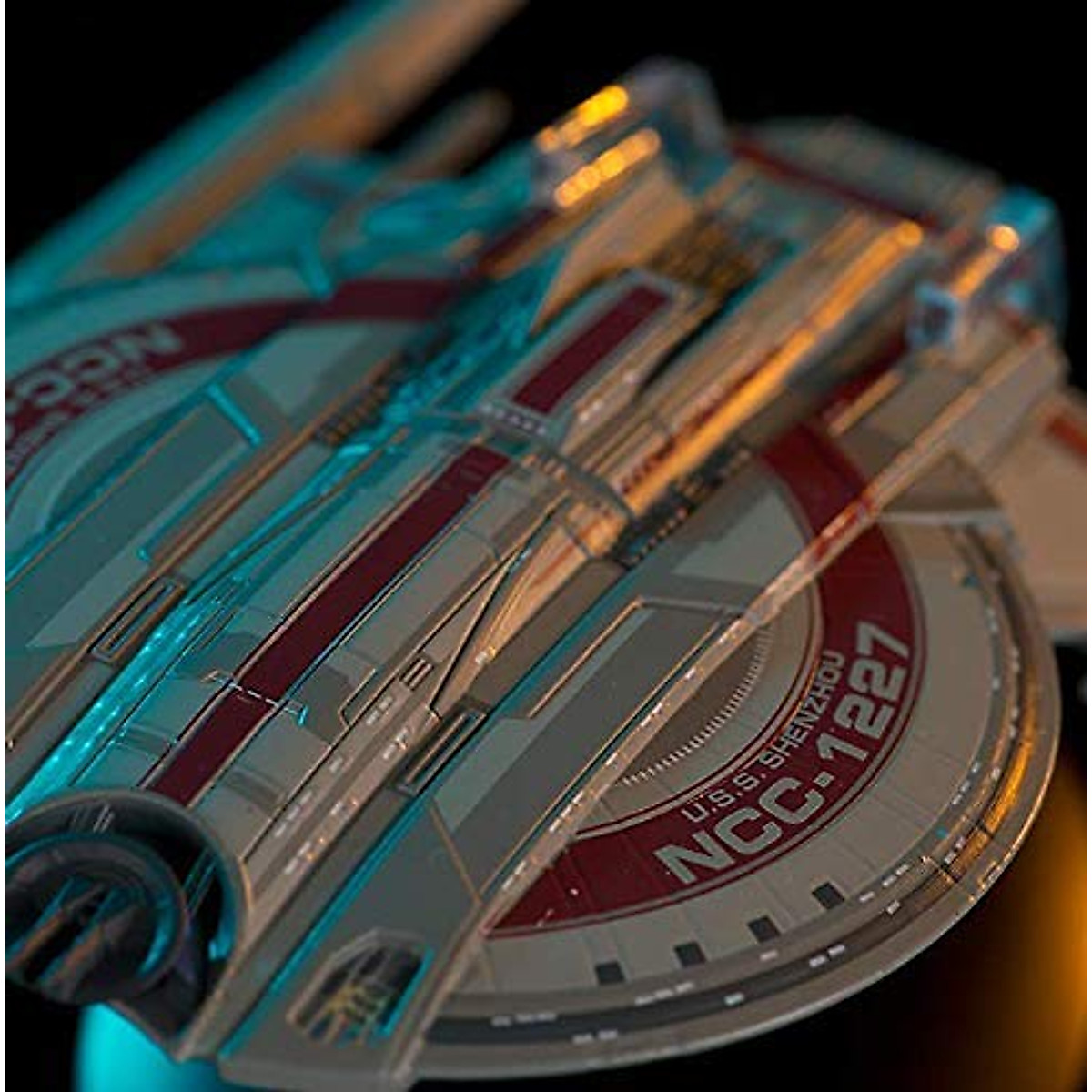 Star Trek: Discovery - USS Shenzhou, NCC-1227 model with magazine