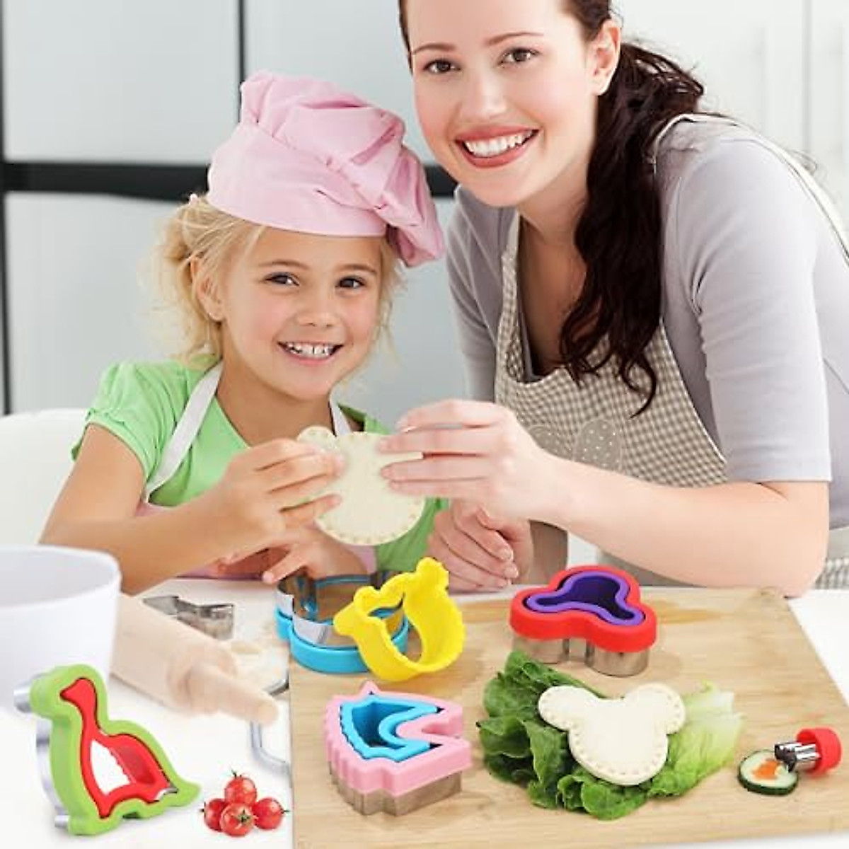 MUYIYAMEI Sandwich Cutter and Sealer set, 4 Bread Sandwich Sealer Pancake Maker DIY Children's Cookie Cutter Bento Box, Mouse head, Dinosaur, Bear head, Horse head, Cookie Cutter Mold.