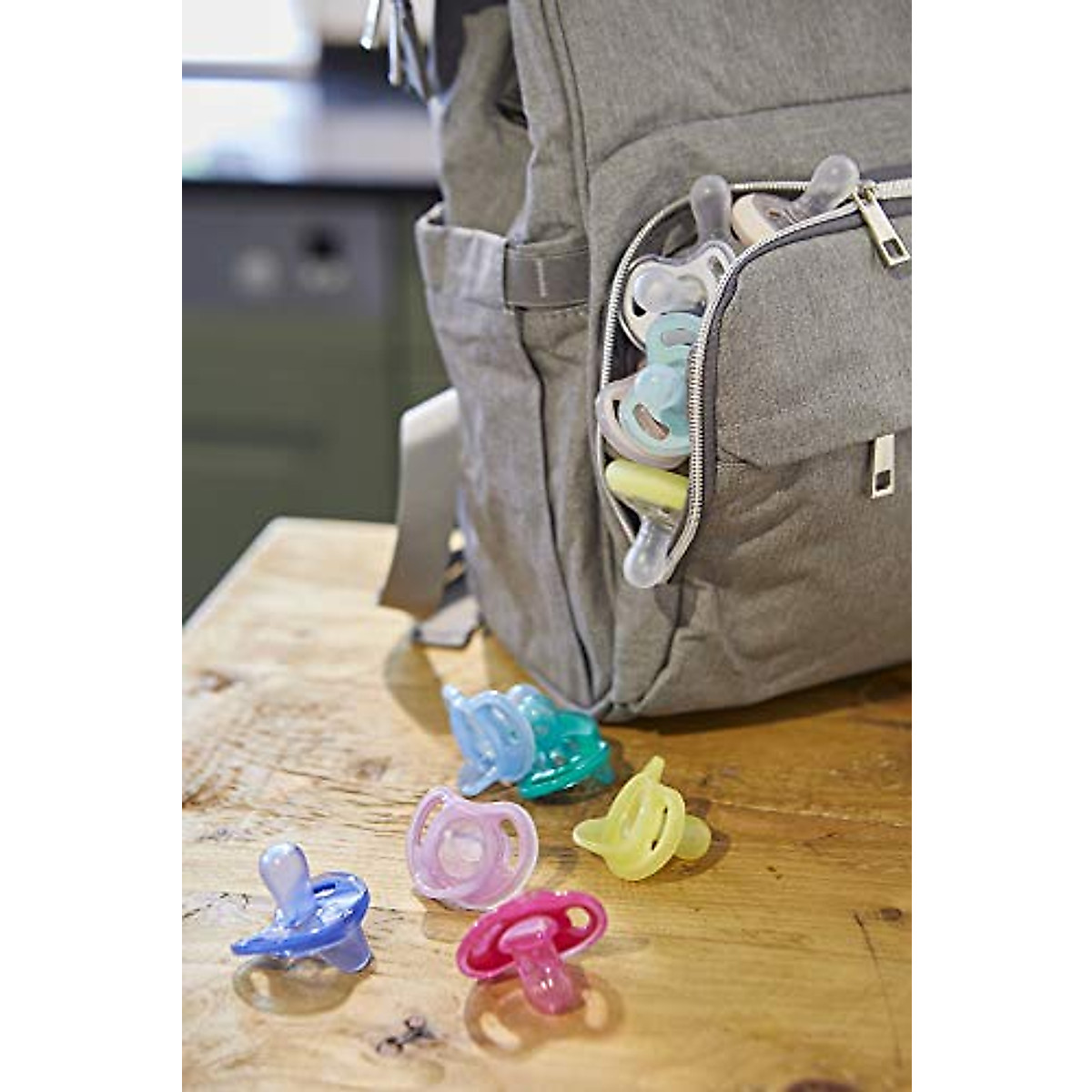 Tommee Tippee Ultra-Light Silicone Pacifier, Symmetrical One-Piece Design, BPA-Free Silicone Binkies, 0-6m, 4-Count