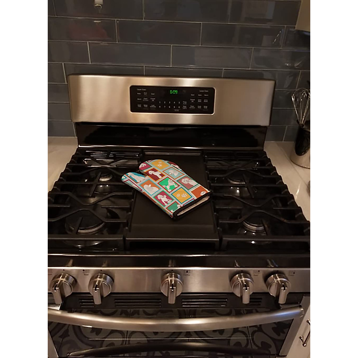 Caroline's Treasures MLM1146OVMT Lots of White Standard Poodle Oven Mitt Heat Resistant Thick Oven Mitt for Hot Pans and Oven, Kitchen Mitt Protect Hands, Cooking Baking Glove