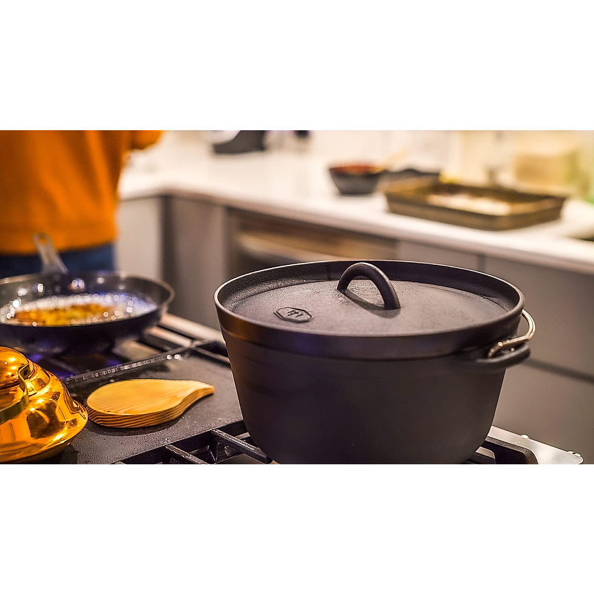 GSI Outdoors Guidecast 5qt Dutch Oven | Cast Iron Dutch Oven for Camping, Cabin and Home Kitchen
