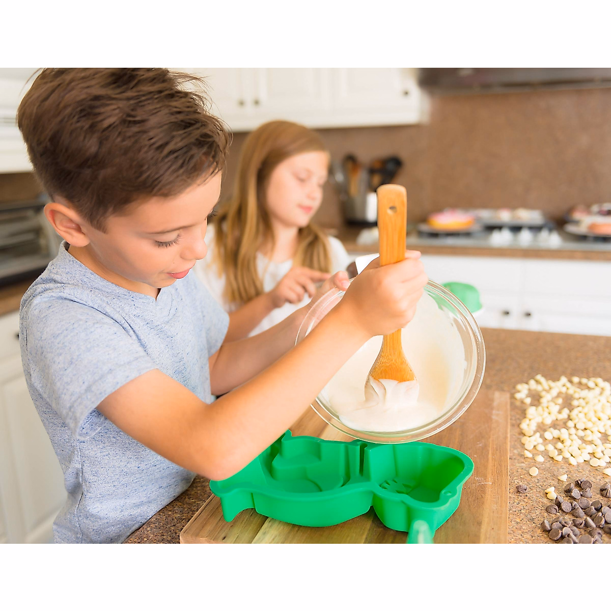 Handstand Kitchen Dinosaur Buddies 7-piece Real Cake Baking Set with Recipes