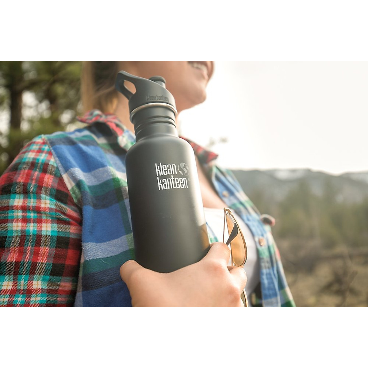 Klean Kanteen Classic Stainless Steel Single Wall Non-Insulated Water Bottle with Sport Cap, 27-Ounce, Brushed Stainless