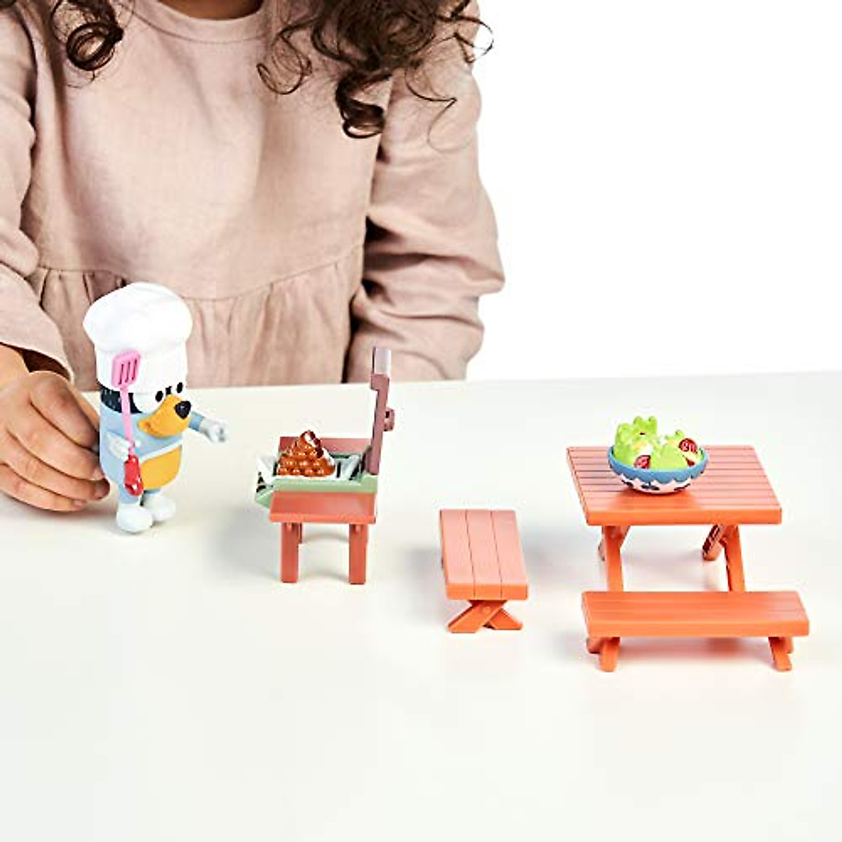 Bluey Dad Backyard BBQ - Bandit 2.5" Figure with Backyard Playset, Multicolor, 13030