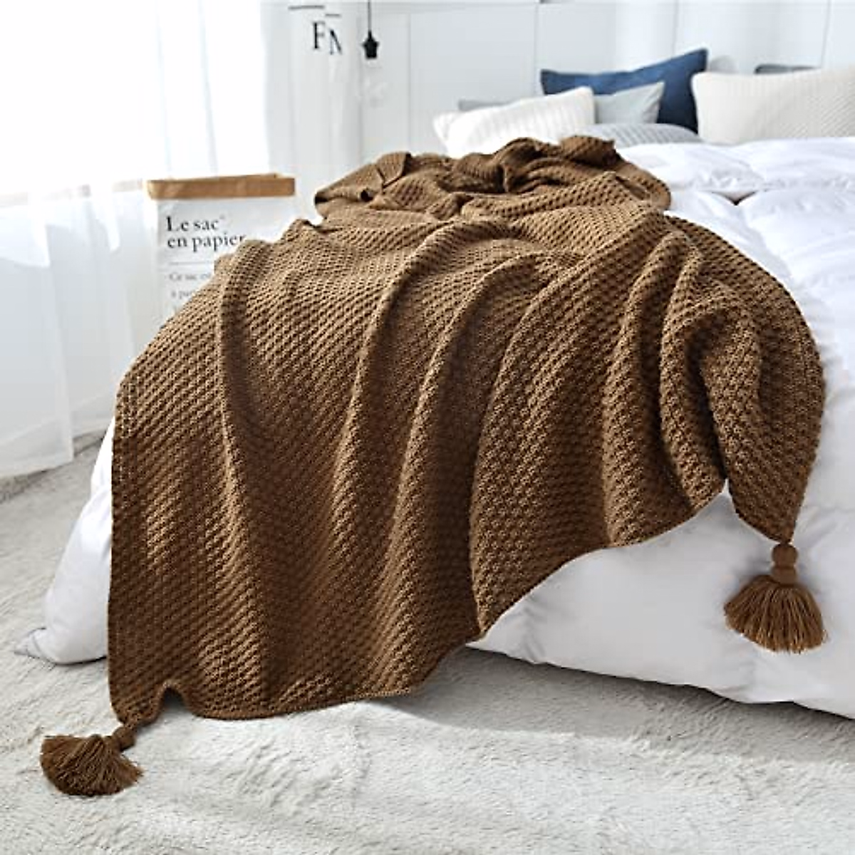 Throw Blanket for Couch, Knit Throw Blanket with Tassels, Skin Friendly, Ventilated and Breathable, Super Soft Warm Decorative Blanket for Bed, Sofa and Living Room