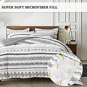 Flysheep Boho Bed in a Bag 7 Pieces Queen Size, Black and White Bohemian Geometric Reversible Bed Comforter Set for All Season(1 Comforter, 1 Flat Sheet, 1 Fitted Sheet, 2 Pillow Shams, 2 Pillowcases)