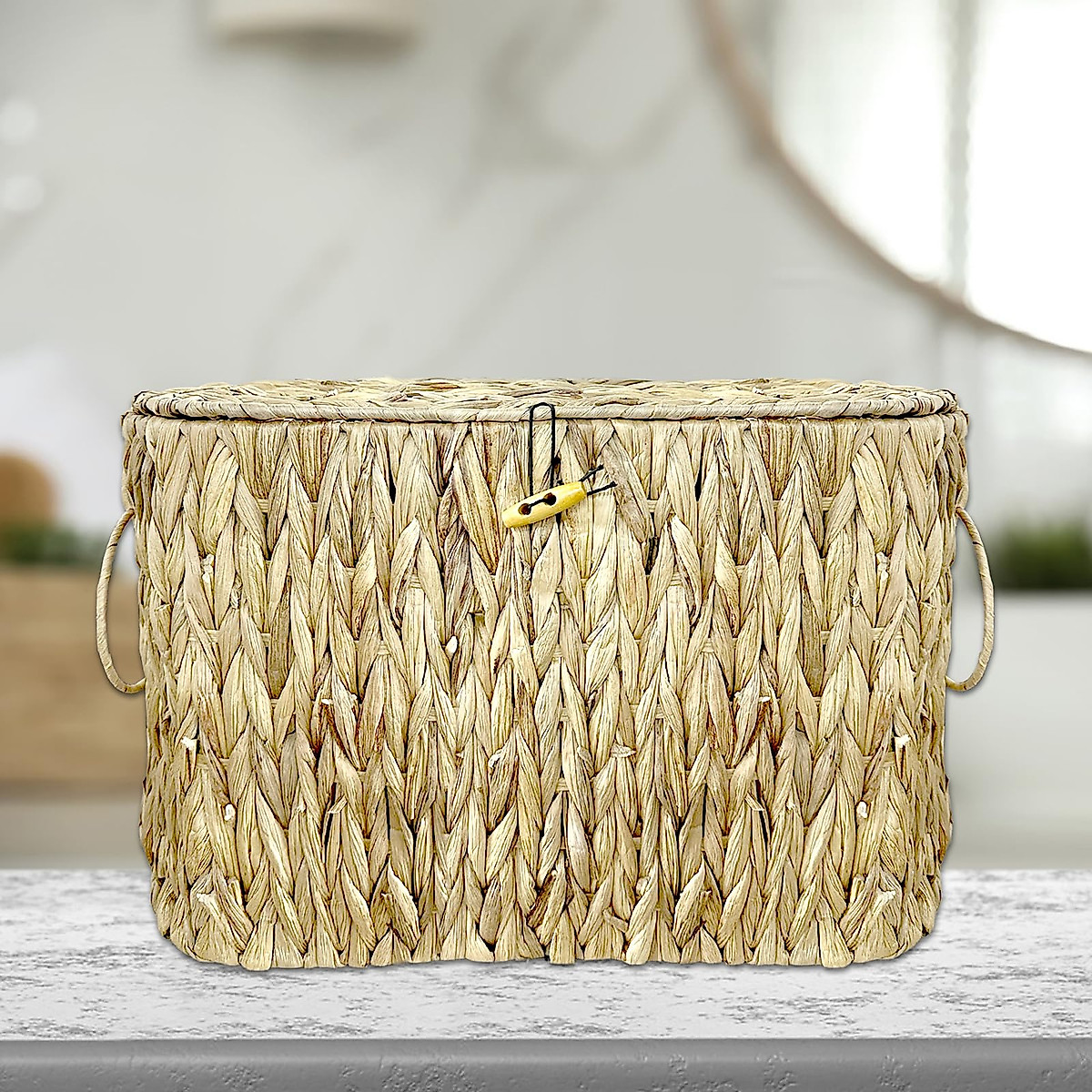 Large Toilet Paper Storage with Lid and Handle, Water Hyacinth Toilet Paper Basket Bathroom Organizer,Large Capacity Toilet Paper Holder for up to 9 Rolls, Dust-Proof Bathroom Accessories Organizer