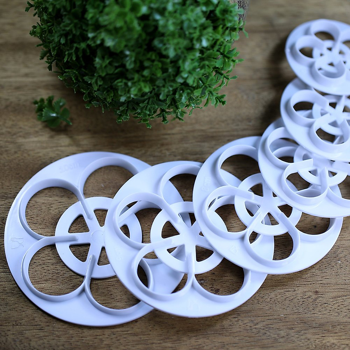 KALAIEN Rose Flower Cutters Set Gumpaste Flowers Modelling Tools for Cake Decorating Cookie Mold Sugarcraft Plunger Cutter Mold Set of 6