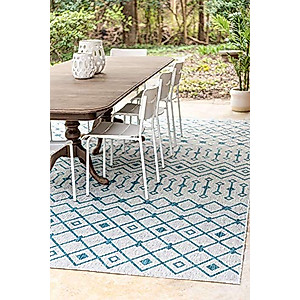 Unique Loom Outdoor Trellis Collection Area Rug - Tribal Trellis (7' 1" x 10' Rectangle, Light Blue/ Ivory)