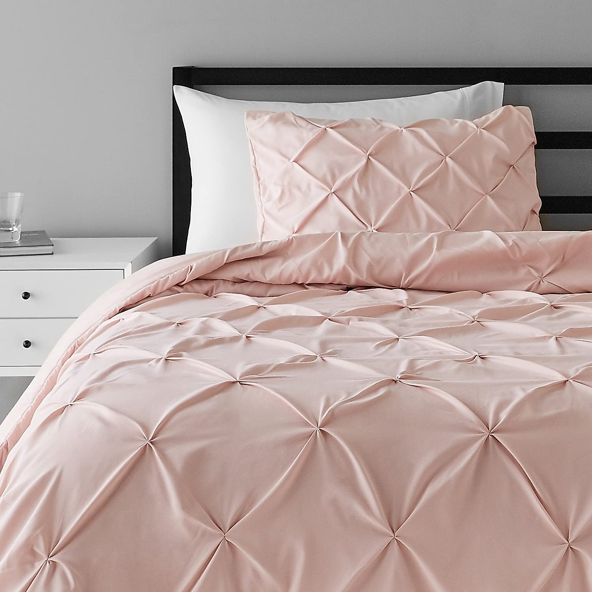 Amazon Basics Soft Twin Size Comforter Sets, All-Season Down-Alternative 3-Piece Bedding Set, Pinch Pleat Design, Twin/TwinXL Size, Blush