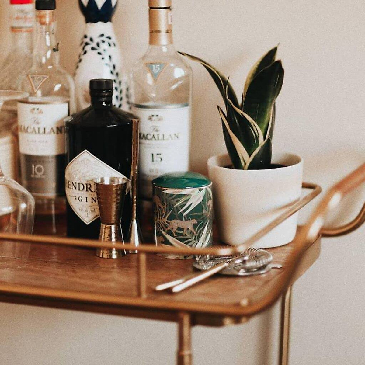 L’or de Seraphine Ares Scented Candle - Essential Oil Candle for Home, Notes of Cedarwood, Sage, and Eucalyptus, Sustainable Palm Wax, Clean, Long Lasting, Paraben-Free, 6.4oz