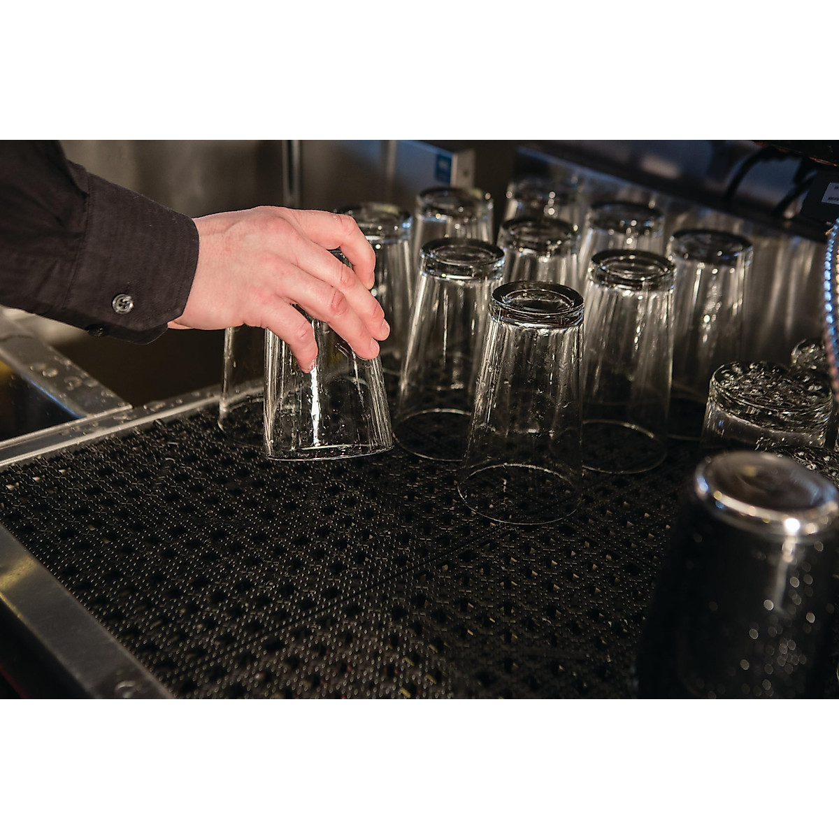 San Jamar Versa-Mat Bar Service Mat, Bar Mat, Bar Spill Mat with Non slip for Restaurants, Plastic, 12.5 x 12.5 x 0.63 Inches, Black