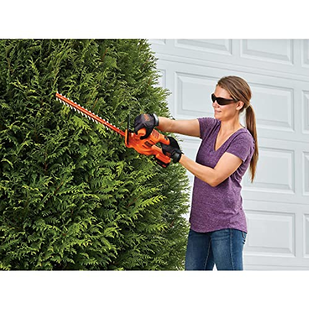 BLACK+DECKER 20V MAX Cordless Hedge Trimmer, Battery & Charger Included (LHT218C1)