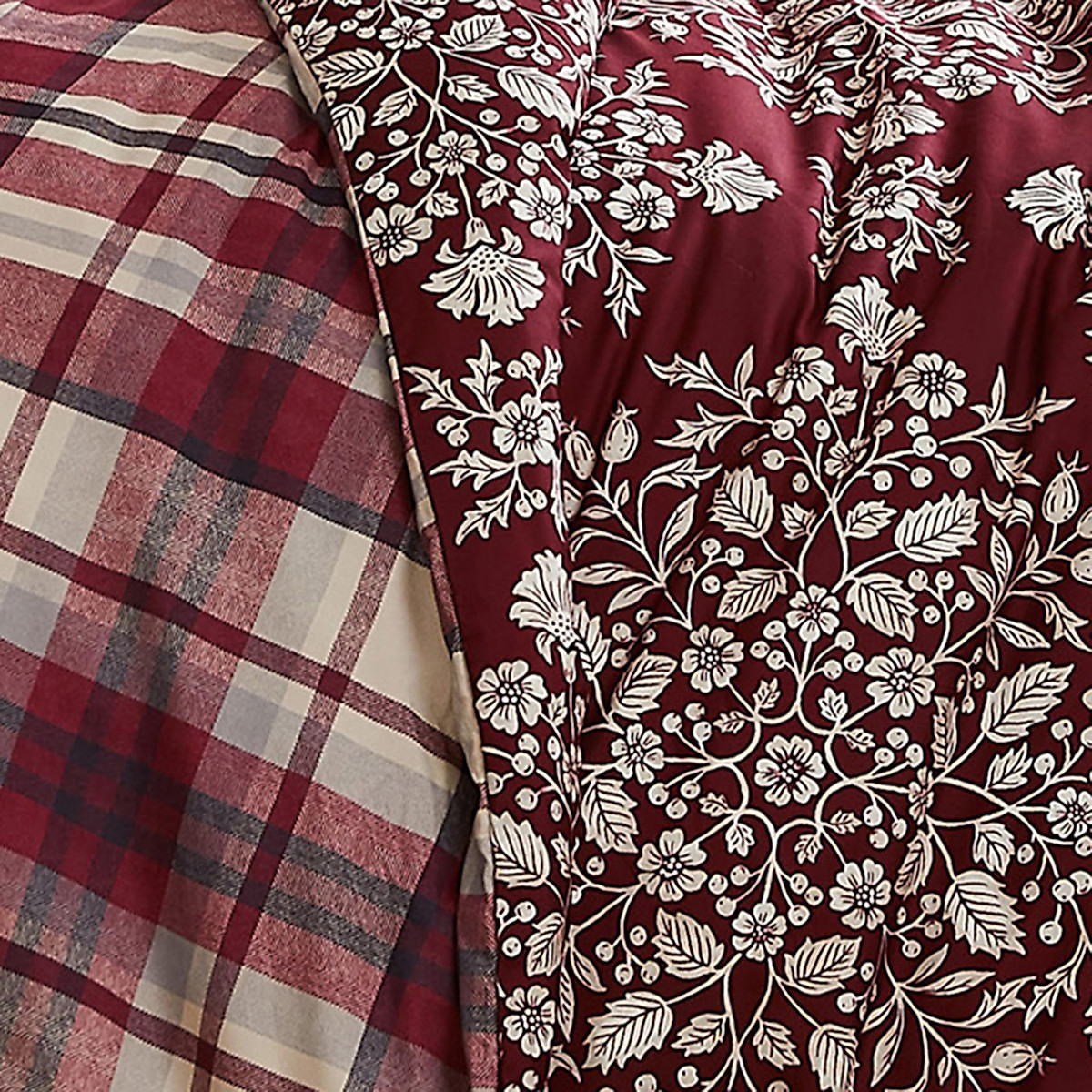 Southshore Fine Living, Inc. King Size Christmas Bedding Sets - King Duvet Cover and Shams, Reversible King/California King Duvet Cover, White Holiday Bedding Set - Wreath & Reindeer Print