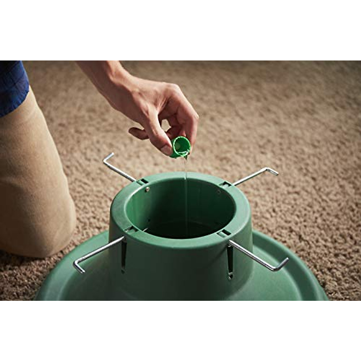 Miracle-Gro VB300515-2 Plant Food, Hydrates Keeps Green All Holiday Season, 2-Pack Christmas Trees, 2 Pack, red