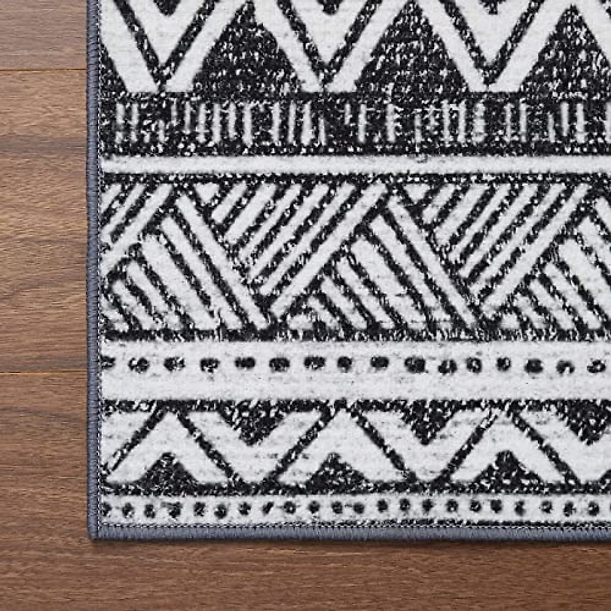 COZYLOOM Vintage Rug 5x7 ft, Boho Moroccan Geometric Area Rug Soft Chenille Indoor Floor Cover Chic Non-Shedding Living Room Bedroom Area Rug Anti-Slip Lightweight Throw Carpet Home Decor, Black