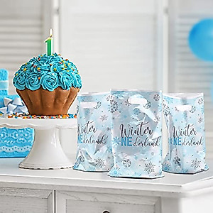 100Pcs Winter Gift Bags-Winter Onederland Baby Shower Decorations Snowflake Plastic Bags Winter Frozen Party Favor Winter Onederland 1st Birthday Bags(Winter Blue)