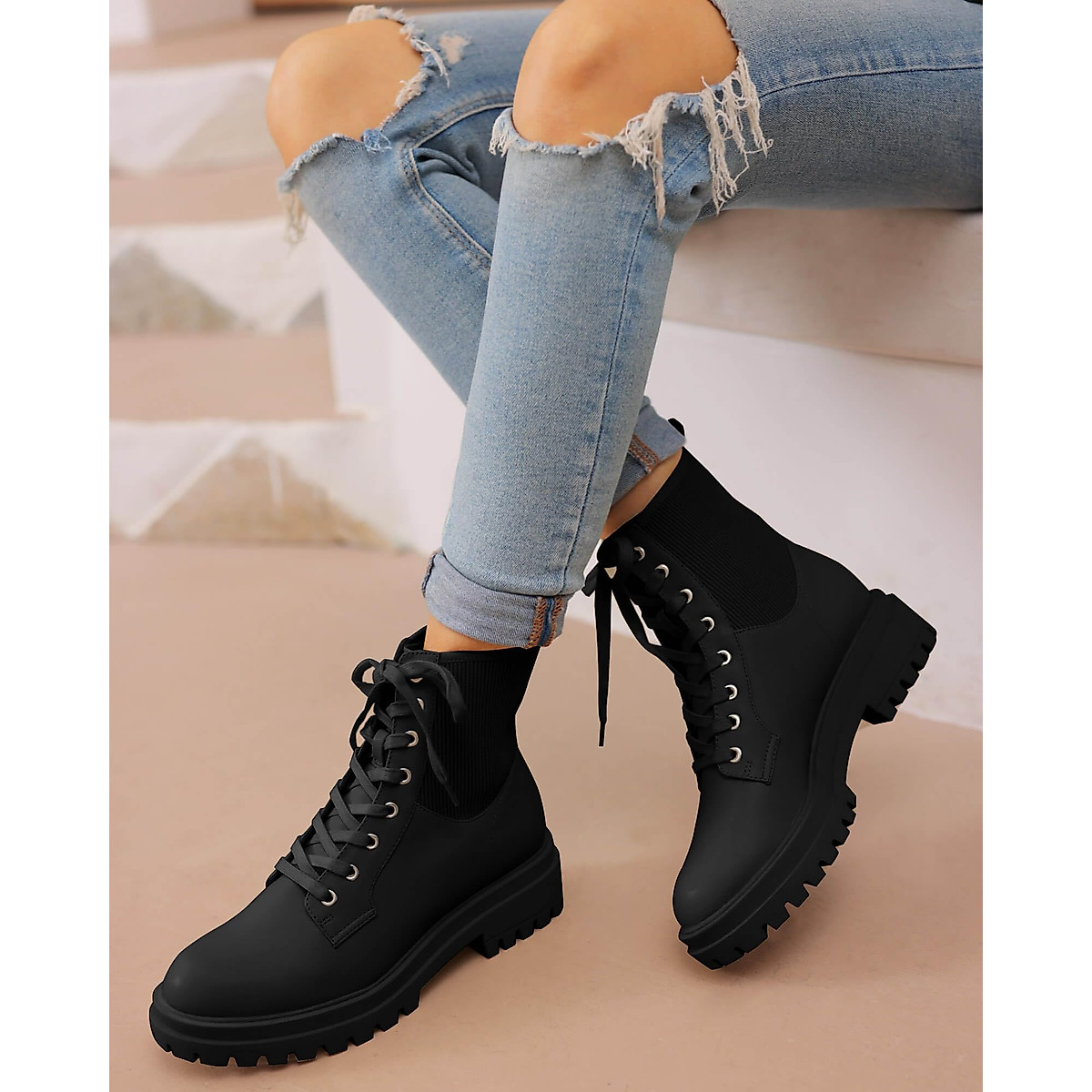 VETASTE Women's Lug Sole Lace Up Ankle Boots Round Toe Low Chunky Block Heel Winter Combat Booties