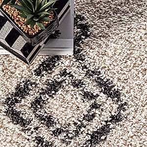 nuLOOM Mackie Moroccan Tasseled Shag Area Rug