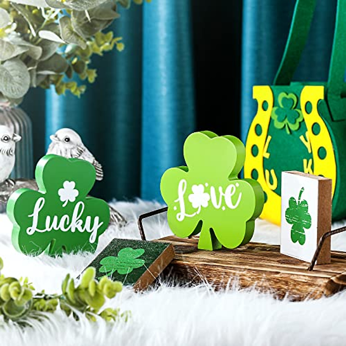 4 Pcs St. Patrick's Day Table Sign Decoration Green Shamrock Lucky Sign Wooden Saint Patrick's Day Tray Decor Centerpiece Irish Freestanding Decorative Plaques Cute Table Topper for Home Party Office