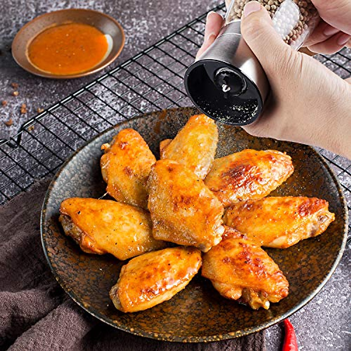 Salt and Pepper Grinder Set, Trofoty Stainless Steel Sea Salt & Pepper Grinder Refillable Set, Manual Adjustable Ceramic Salt and Pepper Grinders, Clear Glass Metal Pepper Mill Set - 2 Pack