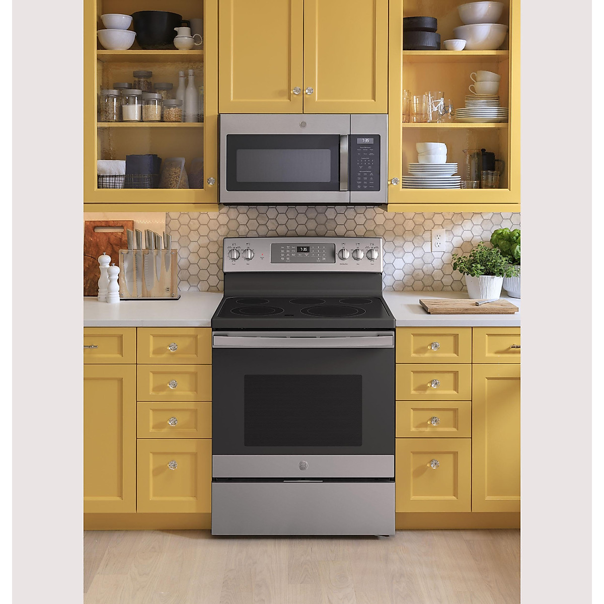 GE JB735SPSS 5.3 Cu. Ft. Freestanding Electric Convection Range with Hot Air Frying