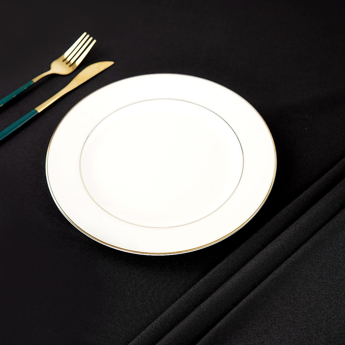 6 Pack Polyester Round Tablecloth 70 inch Black Table Cloths Water Resistant Polyester Cloth Round Tablecloths Washable Tablecloth for Party,Wedding Reception,Restaurant Banquet,BBQ,Dinner,Gift Table