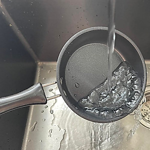 Unoschrim Mini Egg Frying Pan 4.7-Inch 3Pcs, Non-stick One Egg Frying Pan with Bakelite Handle, Cast-Iron Pot Designed for Eggs and Pancakes, All Stoves are Compatible - Non Toxic