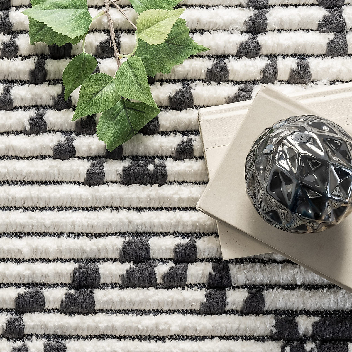 nuLOOM Jaycee Abstract Soft Shaggy Textured Fringe Area Rug, 4x6, Beige