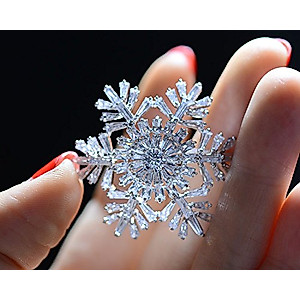 MODERN CHRISTMAS CLEAR CRYSTAL SNOWFLAKE BROOCH PIN MADE AUSTRIAN CRYSTALS (Brooch)