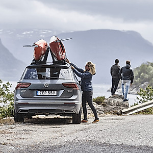 Thule Hull-a-Port Aero Rooftop Kayak Rack - Carries 1 Kayak - Anti-Theft Design - Foldable Design - Rubber Padding mounting Surface - Easy Strap Management - 75lb Weight Capacity