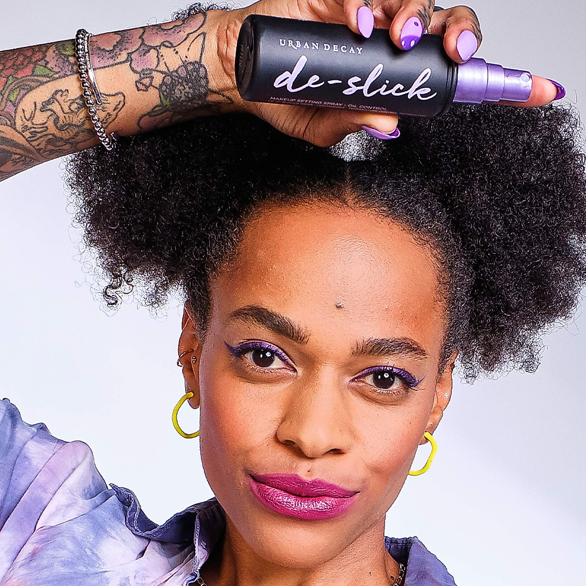 Urban Decay De-Slick Oil Control Matte Makeup Setting Spray - Travel Size - Controls Oil, Blocks Shine & Locks Makeup in Place - Oil-Free, Microfine Face Mist - 1.0 fl. oz