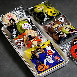 STARANDBEE 200pcs Halloween Treat Bags self Adhesive Candy Bag Halloween Cellophane Cookie Bags Halloween Goody Bags Snacks Gift Bags for Kids Halloween Candy Party Favors