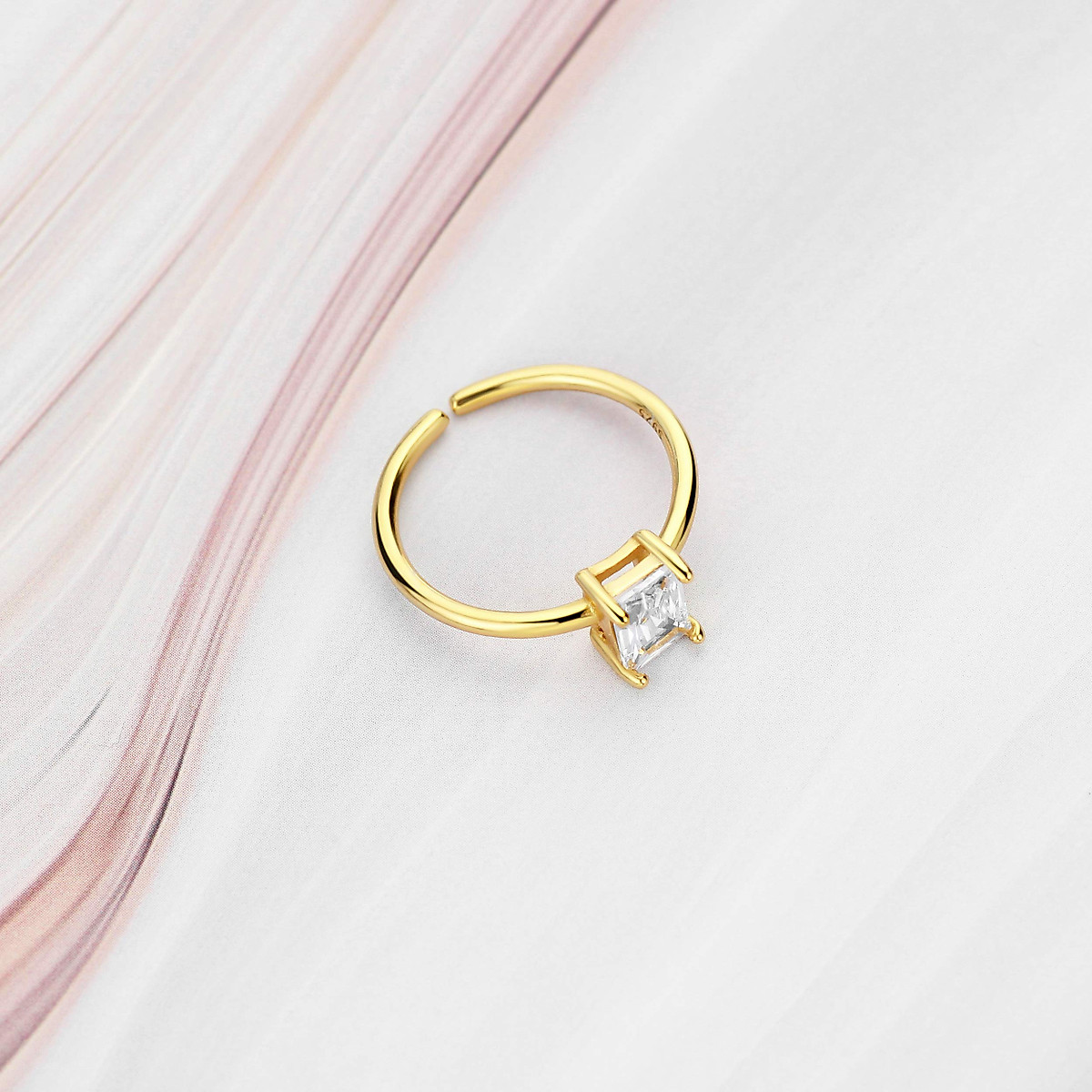 Michooyel 18K Gold Plated 2ct (D Color, VVS Clarity) Cubic Zirconia Radiant Cut Statement Ring for Women 925 Sterling Silver Adjustable Women's Rings