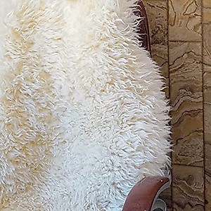 Sheepskin Natural Fluffy Fur Rug Genuine Single Pelt Luxuxry 2 x 3 Ivory White Sheep Skin Area Rug for Bedroom (24Inch x 36Inch, 60.96cm x 91.44cm)