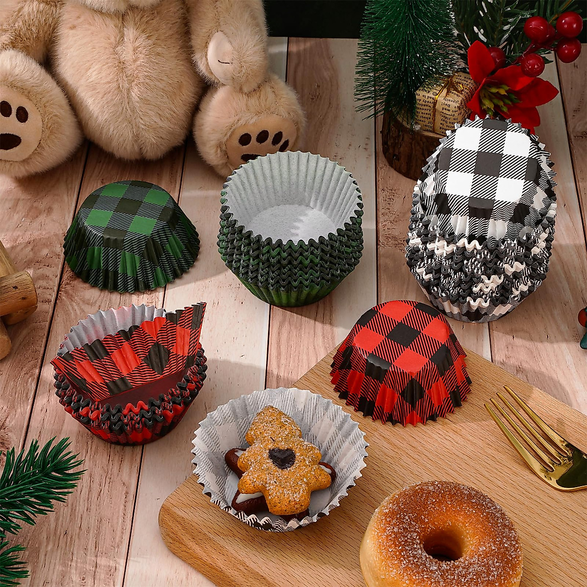Whaline 600Pcs Christmas Cupcake Wrappers 3 Colors Buffalo Plaid Cupcake Liners Disposable Cupcake Liners Holders Paper Muffin Cups for Baking Home Kitchen Christmas Party Supplies