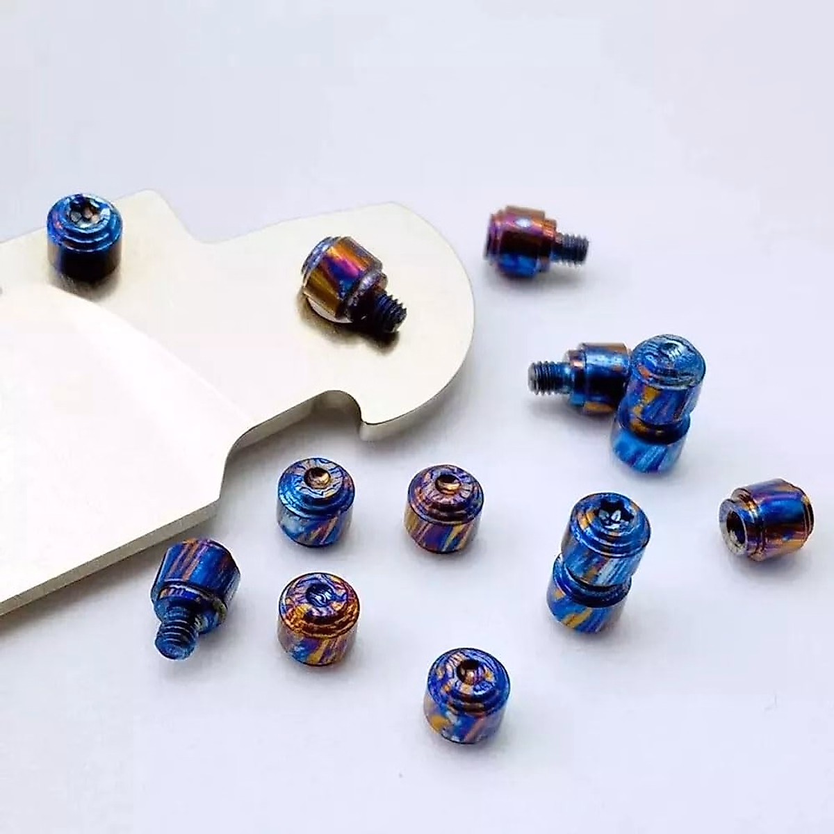 UCCKEYI 2 Set Titanium Thumb Stud Compatible with Benchmade Bugout Knife 535 940 551 552 553 730 710