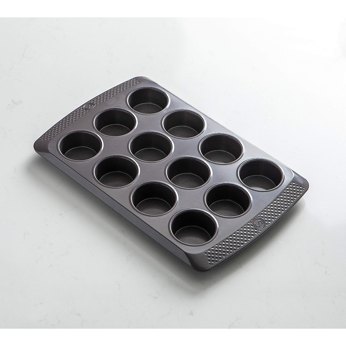 SAVEUR SELECTS 12-Cup Muffin Pan, Non-stick, Warp-resistant Carbon Steel, Dishwasher Safe, Artisan Bakeware Series