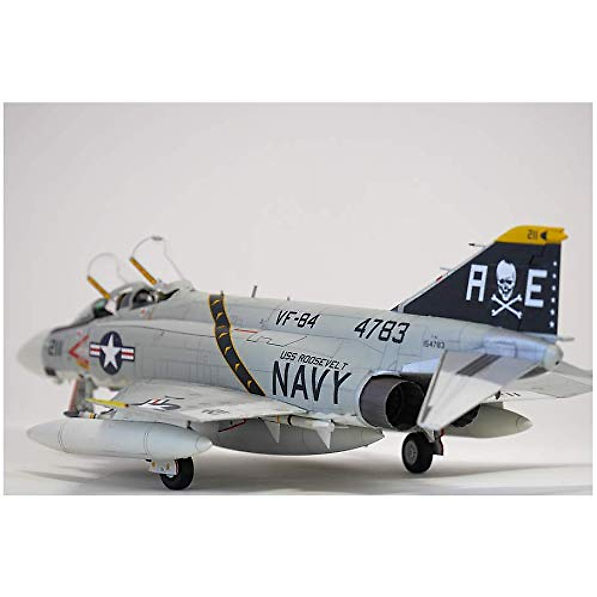 1/48 USN F-4J VF-84 Jolly Rogers 12305 with 3 Lifelike Pilot Figures - Plastic Model Kit