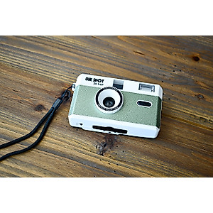 1 Shot Point and Shoot 35mm Film Camera Reusable Retro Half Frame Camera, Built in Flash, Included One Roll ASA/ISO 400 Black & White Film 18 Exp., (36 Shots) Battery Not Included (Green Color)