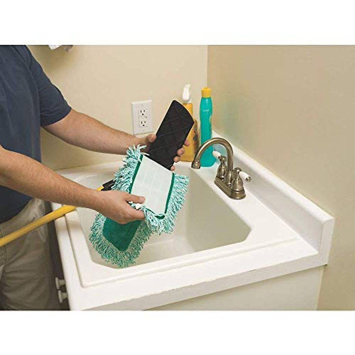 Rubbermaid Commercial Products HYGEN Microfiber Dust Mop Pad, 18-Inch, Green, Looped End for Dirt Collection, Heavy-Duty Cleaning for Hardwood/Tile/Laminated Floors in Kitchen/Lobby/Office